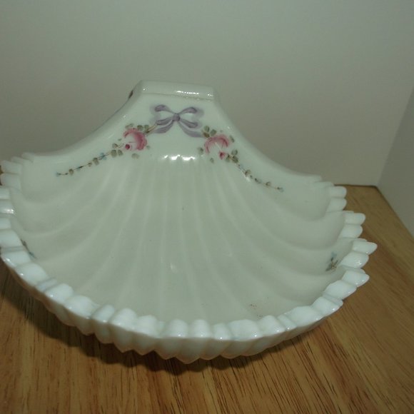 None | Accents | Vintage Milk Glass Shell Dish | Poshmark